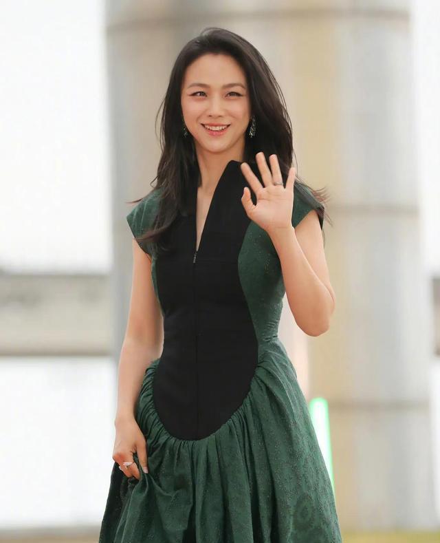 A recent photo of 43-year-old Tang Wei was exposed: she still deserves ...