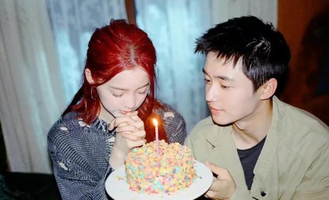 It was revealed that Ouyang, Nana, and Zhai Zilu were suspected of living together. The man was ...