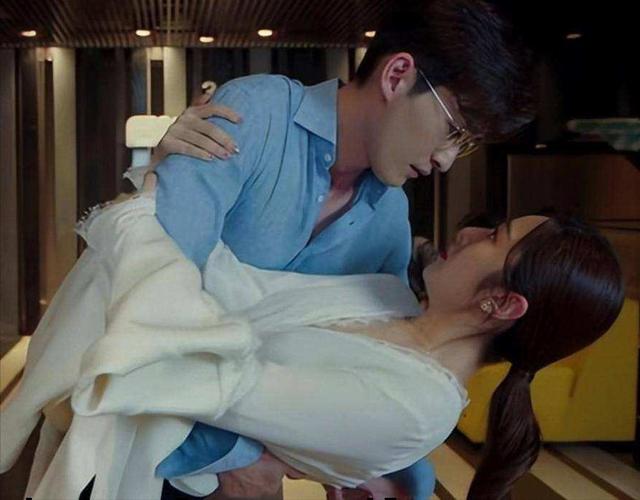 Zhang Han's new drama staged a chest attack, netizens: How did such obvious sexual harassment ...