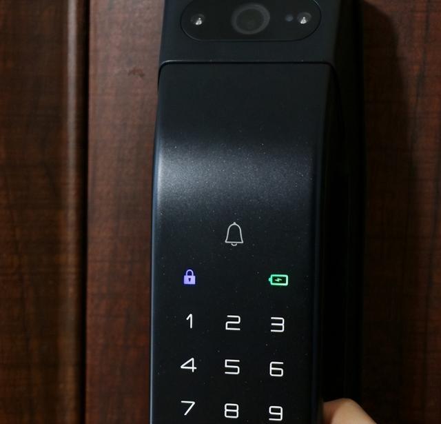 A door lock with a sense of security, Deschmann Q5M plus smart door lock - iNEWS