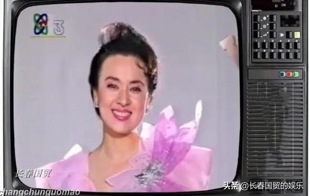 A recent photo of 72-year-old Weng Qianyu was exposed. She once sang ...