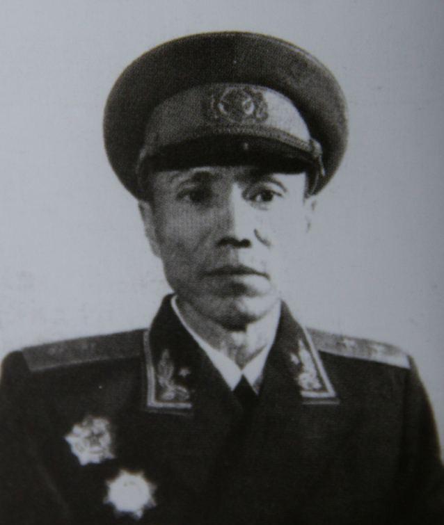 In 1945, Luo Ronghuan went to Northeast China. Cheng Shicai didn't ...