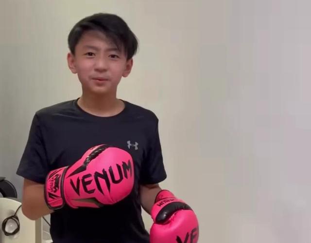 Cecilia Cheung basked in his second son to practice boxing, 12-year-old ...