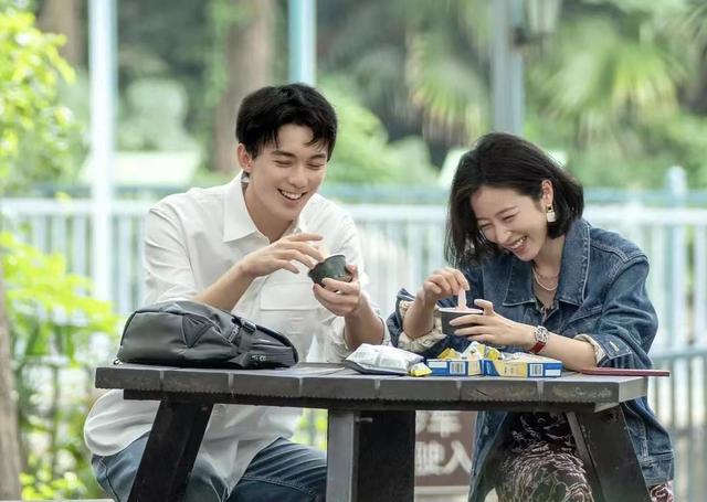 Originally refused Wu Lei and Zhou Yutong to play "Sister and Brother Love", but was slapped in ...