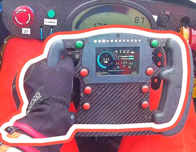Record the production process of a racing steering wheel - iNEWS