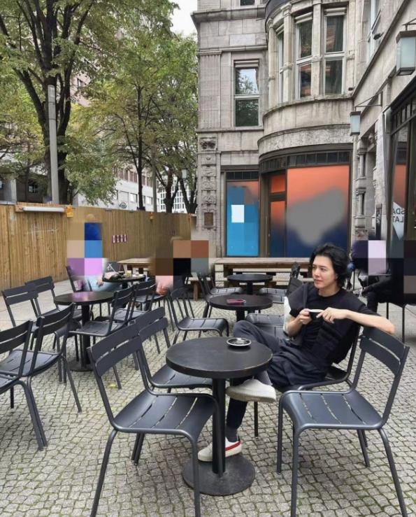 Yundi Li was mistaken for Venus while drinking coffee on the street ...