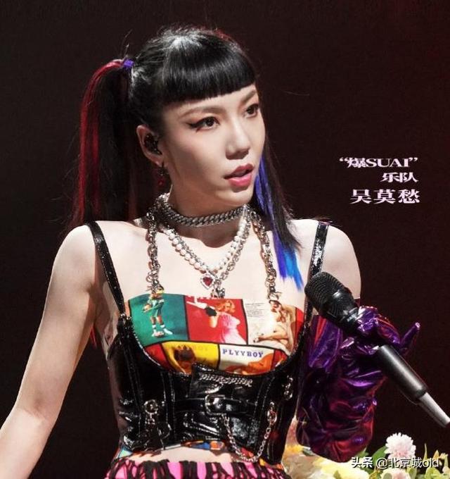 "The Glitter Band" Liang Long staged the stage play, Wu Mochou turned ...