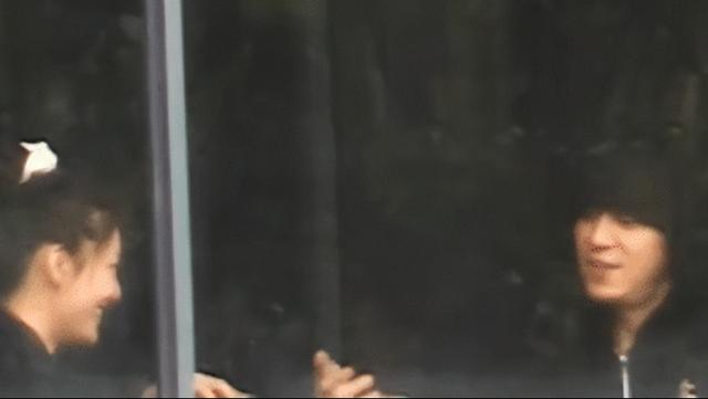 Chen Chuhe had dinner with the beauties and then went back to the hotel ...