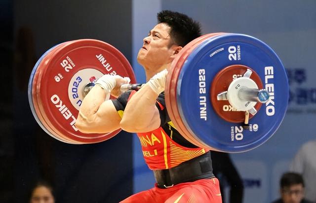The peak matchup of Olympic champions, the Chinese powerlifting Asian ...