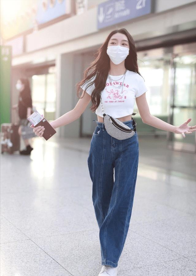Li Ziting successfully changed her style, with short half sleeves and ...