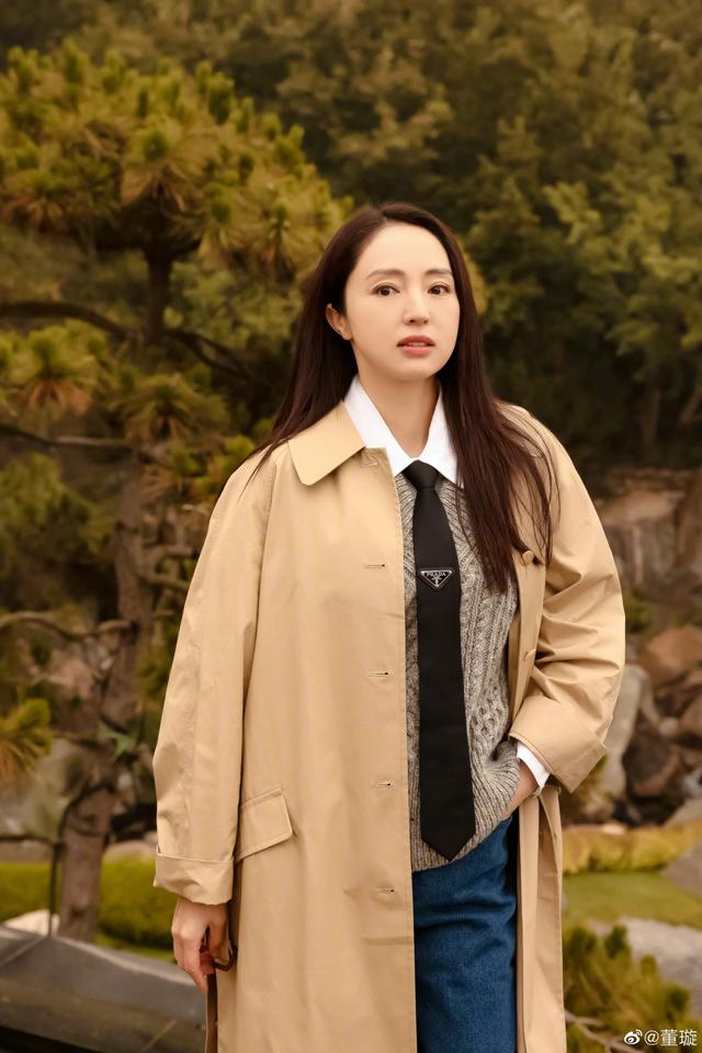 Dong Xuan takes a selfie and is confident and beautiful to your ...
