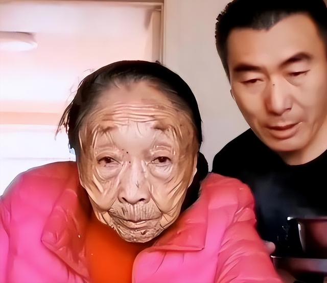 Li Yucheng cooked dinner early in the morning, and specially left the ...