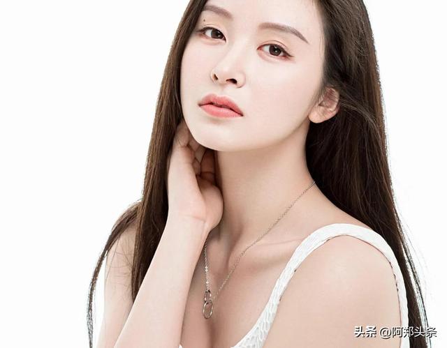 Entertainment star Li Mengmeng - iNEWS