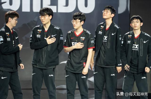 A Le Fofo appeared in the EDG training room, Jiejie responded late at ...