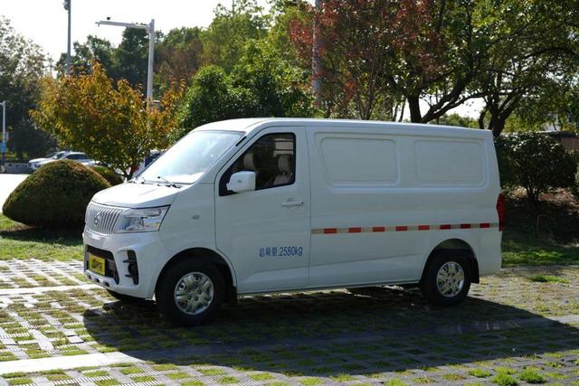 The dragon is about to start from the "new". Changan Ruixing EM60/EM80 ...