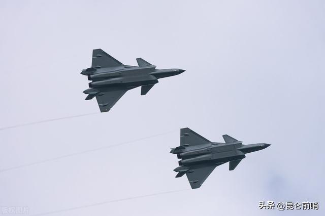 The Chinese Air Force has the largest number of heavy fighters in the ...