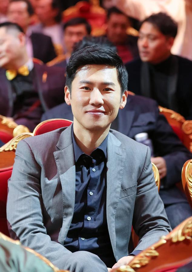 Unwilling to take advantage of his mother's fame, Wang Xiao has been an ...