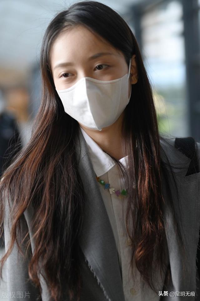 Sun Yihan's new airport Reuters photo exposure, wearing a stylish gray ...
