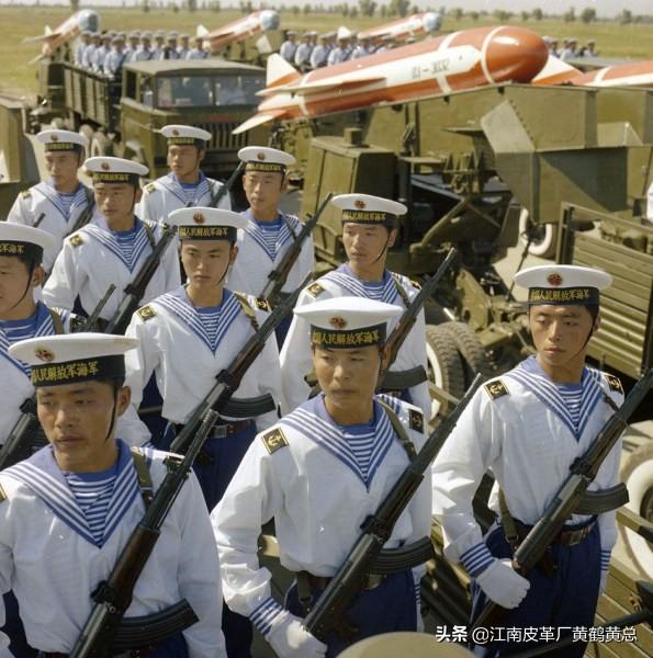 Rare old photos reproduce the 1984 Chinese military parade - iNEWS