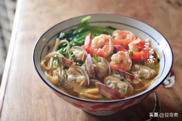 It is a custom in the south to eat shrimp noodles in Lixia. If there is any saying how to cook ...