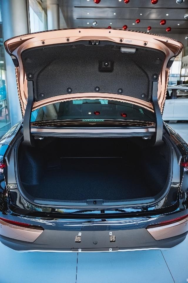 In this dynamic era, Crown SportCross ignites the passion for chasing ...