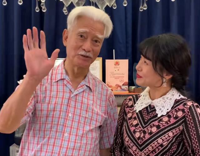 75-year-old Kaohsiung appeared in Chengdu!I haven't seen Liang Xiaolong ...