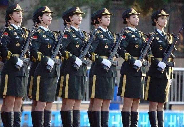 The female soldier of the honor guard of the People's Liberation Army ...