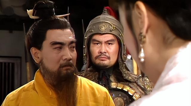 While Dian Wei was sleeping, Hu Che'er stole his two iron halberds. Why ...