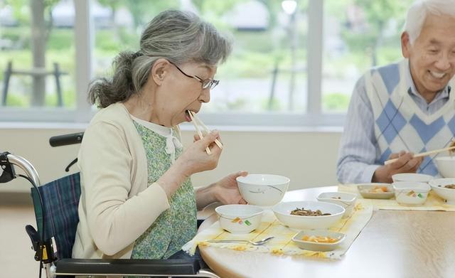 Does lying down after a meal really affect digestion?What kind of ...
