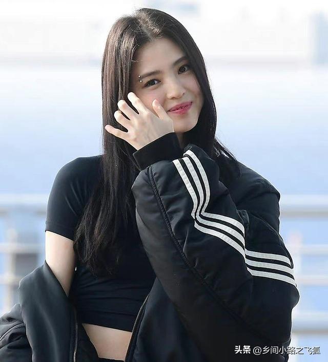 Han Suxi set off for Paris Fashion Week to watch the show, all black ...