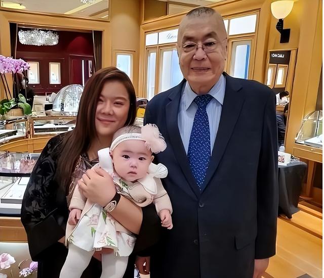 The 84-year-old piano master Liu Shikun has a distorted face, married a ...