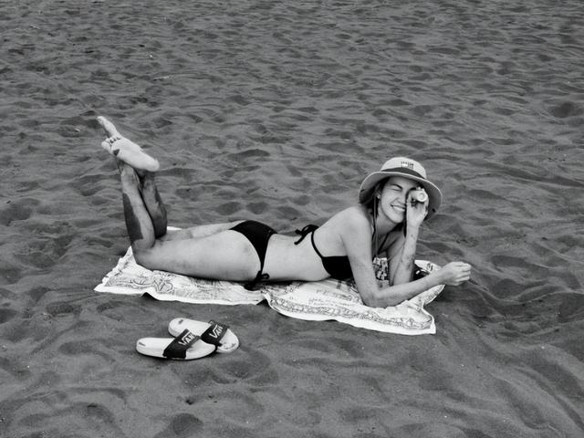 Jiao Enjun's daughter posted beautiful photos of her swimsuit, showed off her hot body in a ...