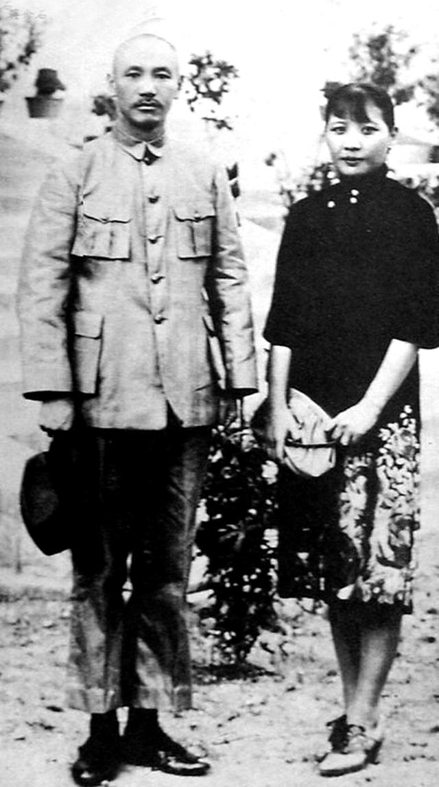 The whole process of Chiang Kai-shek and Song Meiling's love - iNEWS