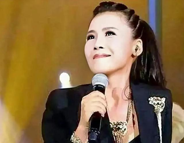 Tian Hou Tian Zhen came back to sing, bought corn and tea eggs on the ...