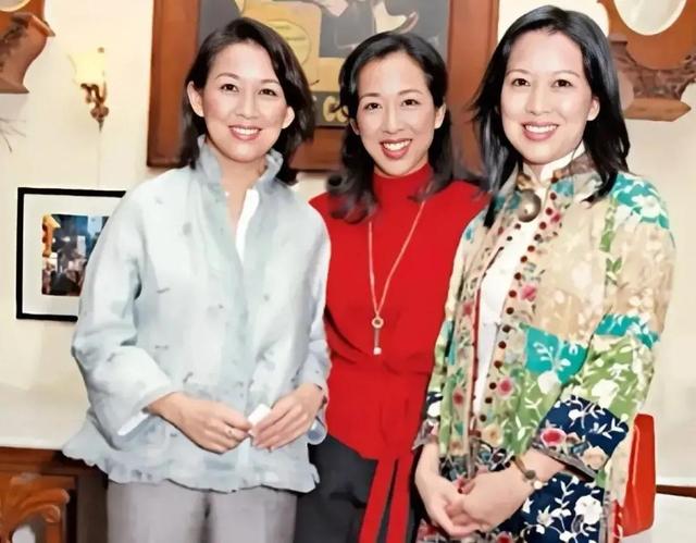 The group photo of Zhu Lingling's three sisters was exposed: the twin ...