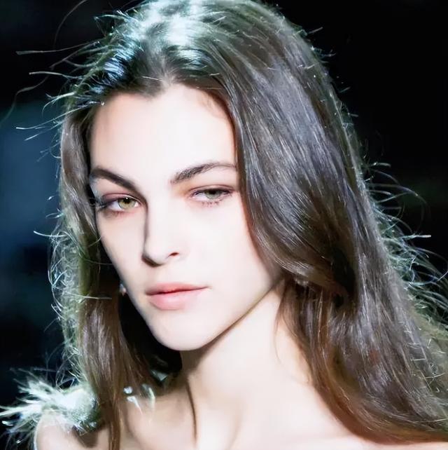 Leonardo has a new love? The 25-year-old Italian supermodel has a new ...