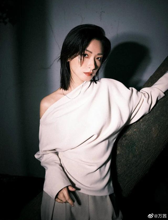 Little Gossip, Rainie Yang, Li Ronghao, Lu Han, Meng Meiqi, Fan Chengcheng, Wan Qian - iNEWS