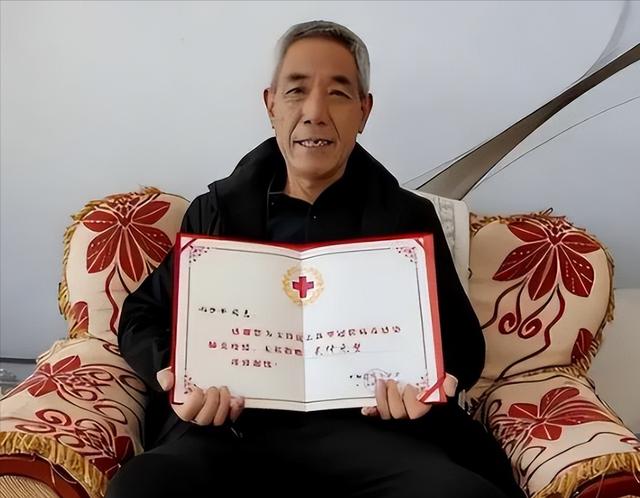 The eunuch lived alone in the temple for 28 years. After staying ...