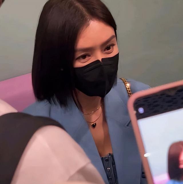 43-year-old Qin Lan was accidentally encountered on a flight. In the ...