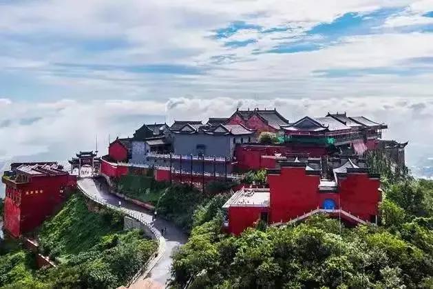 A Journey to Maoshan (Famous Mountains Series) - iNEWS