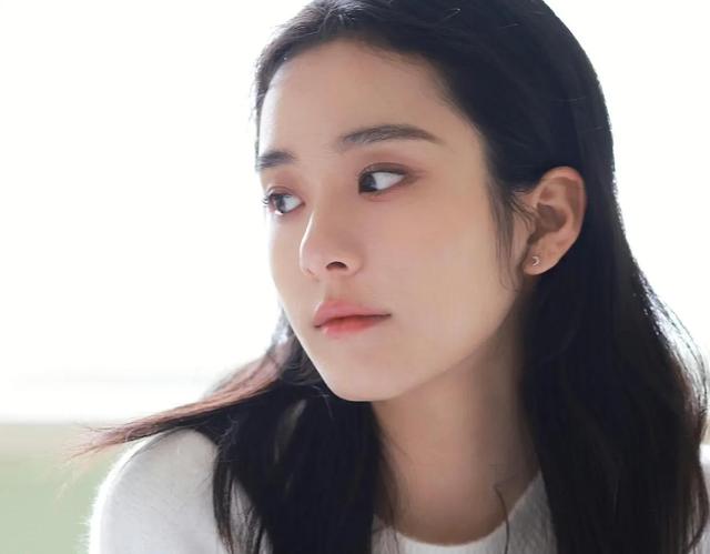 Fan Shiran's beautiful picture collection, charming look makes people ...