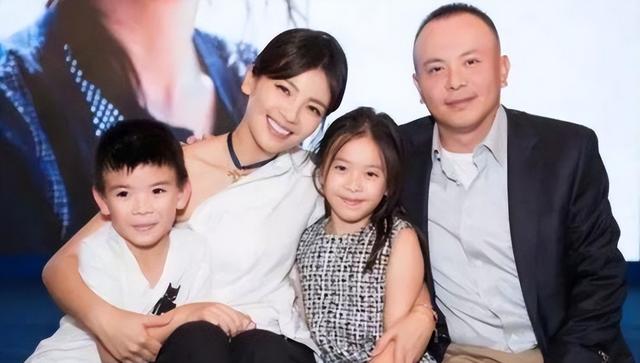 Photos of Liu Tao's family were exposed, she is as tender as a girl at ...