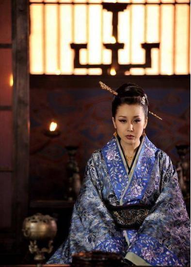 Sun Yue: She became a hit after singing "Wish You Peace" and became the ...