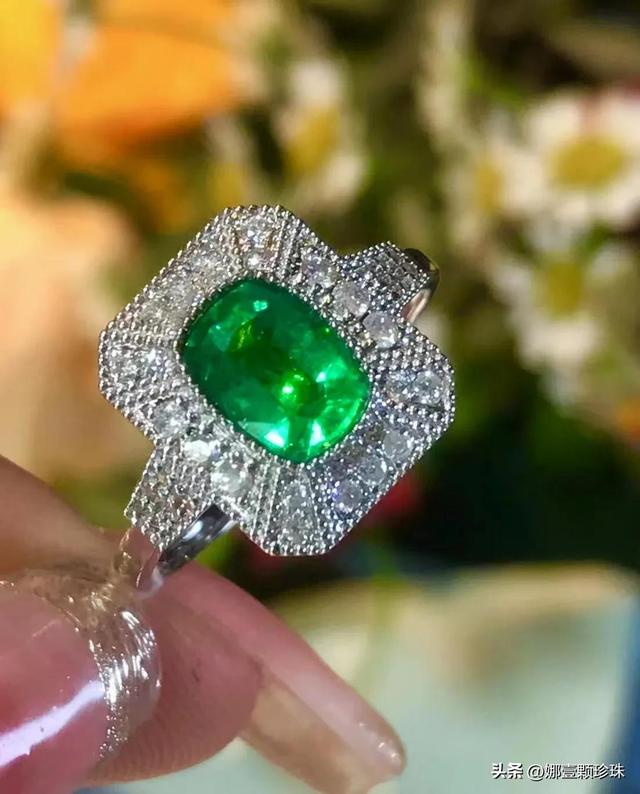 Full Fire Emerald Ring - iNEWS
