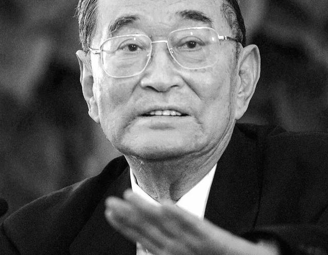 Whose hero is Li Yining? - iNEWS