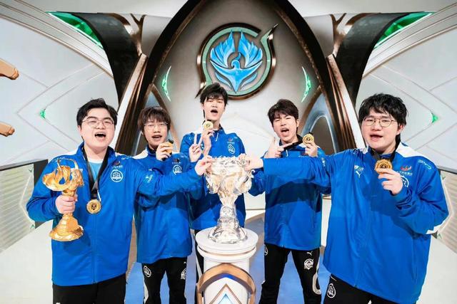 eStar Ziyang posted: implying that the FMVP skin is Donghuang, want to be Qingrong's father ...