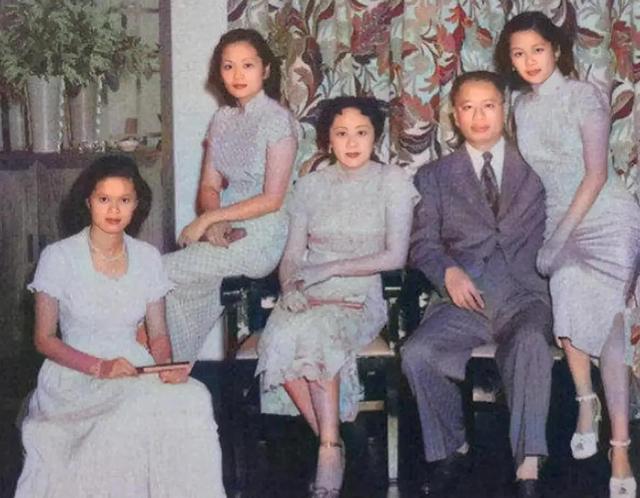 In 1949, a group photo of Song Ziwen and several daughters, each of them was tall and handsome ...