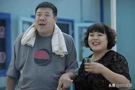 54-year-old Qin Weidong seldom shows affection - iNEWS