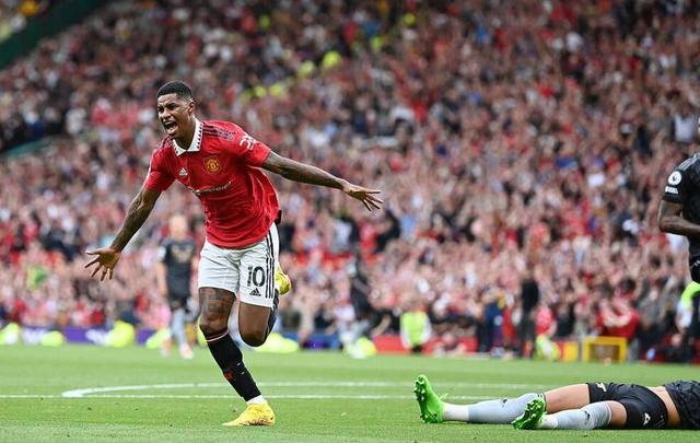 Arsenal lost to Manchester United 1-3, zoom in 10 times to see the ...