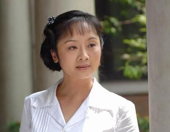 Actor Tang Jing: After divorcing Wang Xinjun, he raised his son alone ...